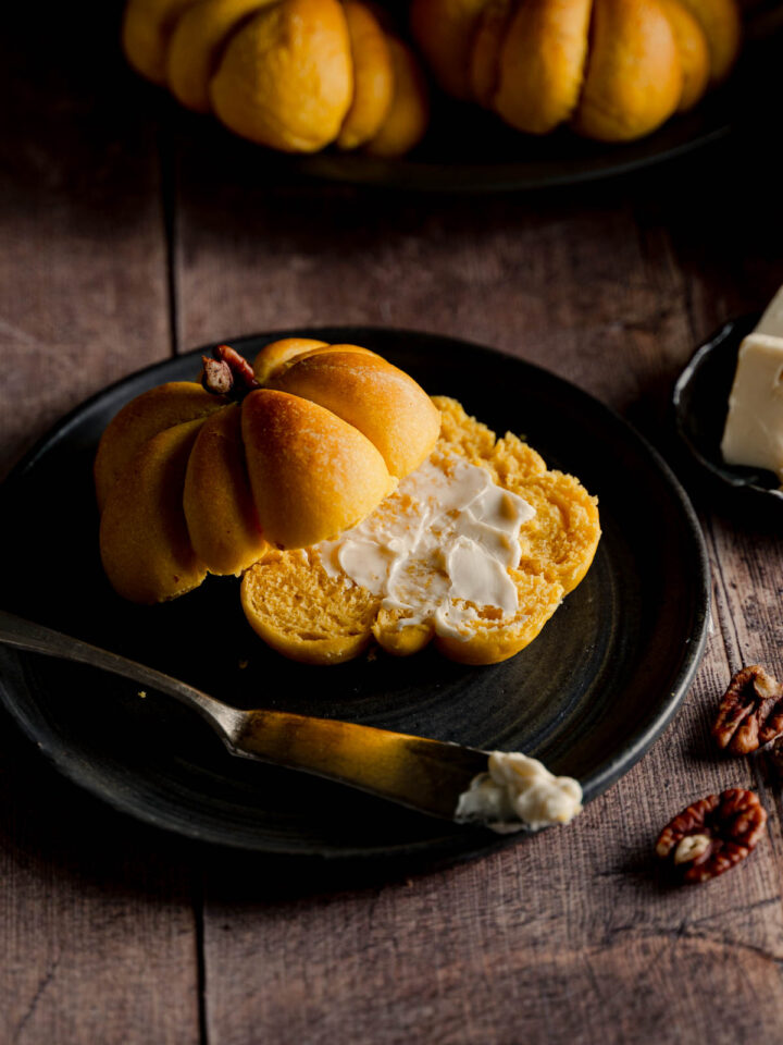 Vegan Pumpkin Bread Rolls - Fall/Autumn - Floured Frame